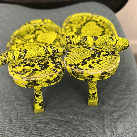 Zara | Shoes | Zara Lime Green Fluorescent Beautiful Sandals | Poshmark